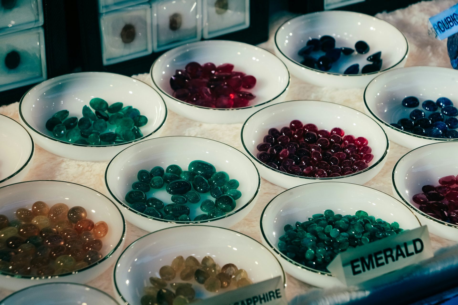 Comment Choisir les Pierres Précieuses Parfaites pour Chaque Occasion ...